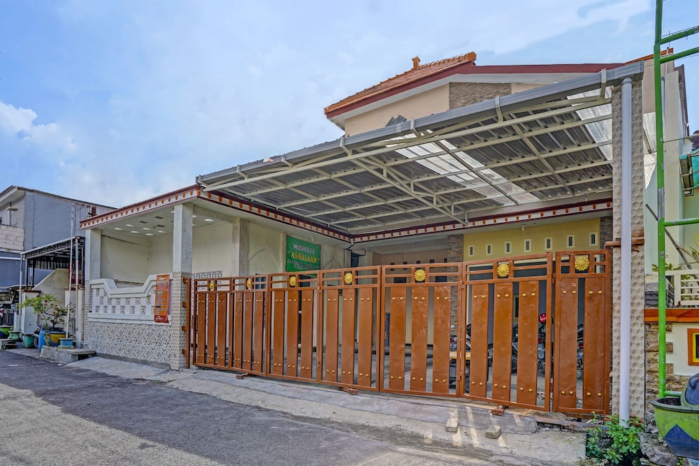 Oyo 91848 Kost As-salaam Syariah - Lamongan
