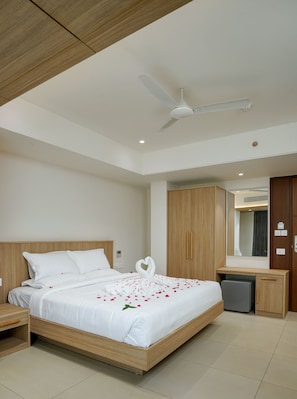 Quarto luxo | 1 quarto, escrivaninha, espaço de trabalho para notebook