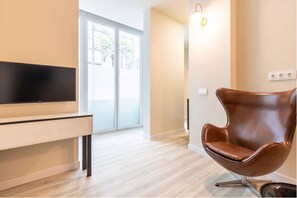 Harinas 002 | Sala de estar | Televisor de ecrã plano de 40 polegadas com canais via satélite 