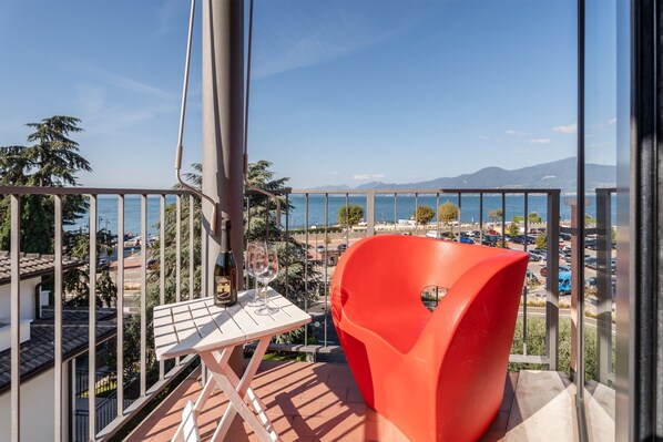 Quarto Duplo ou Twin Elite, vista para o lago | Terraço/pátio interior