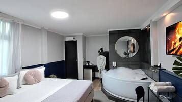 Suite-Estúdio Premium | Cortinas/cortinados opacos, ferro/tábua de engomar, Wi-fi grátis