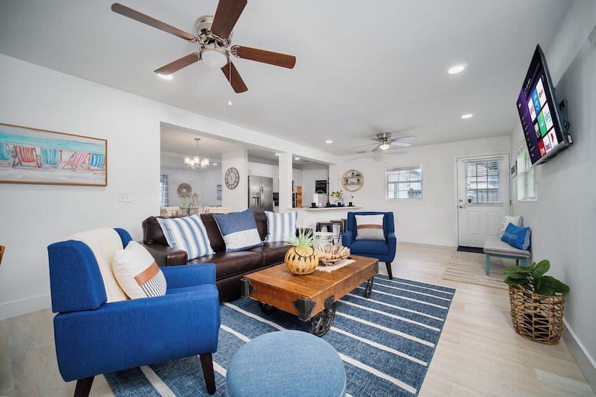 Serene Stay~close To Beach & Mayo~king~fenced Yard - Jacksonville Beach, FL