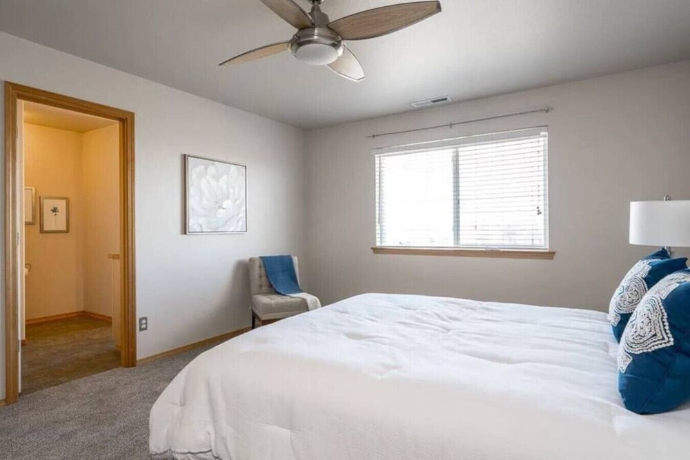 Quiet Home, Fenced Yard, 2 Car Garage 3/2 #8716 - Richland, WA