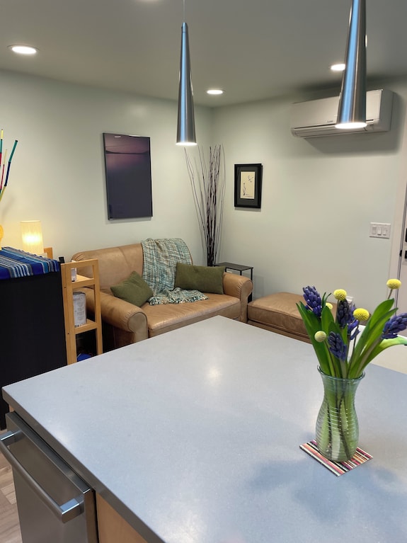 Sweet Studio, Private Patio. Close To Park, Disc Golf, Tennis, Etc. 30 Day Min. - San Luis Obispo, CA