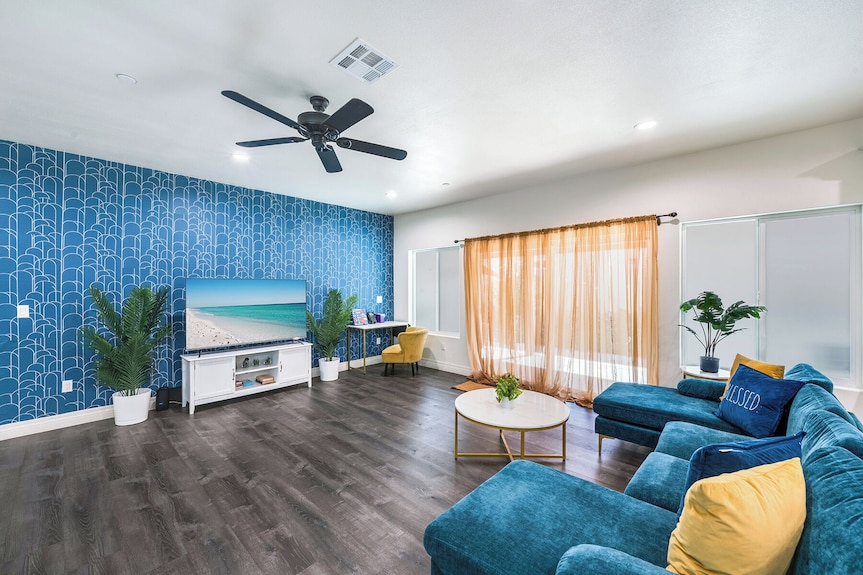 Zen Home, Arcade Game Room, Tv Bedrooms, Spacious Home, 1 Mile To Downtown & Ucr - Riverside, CA