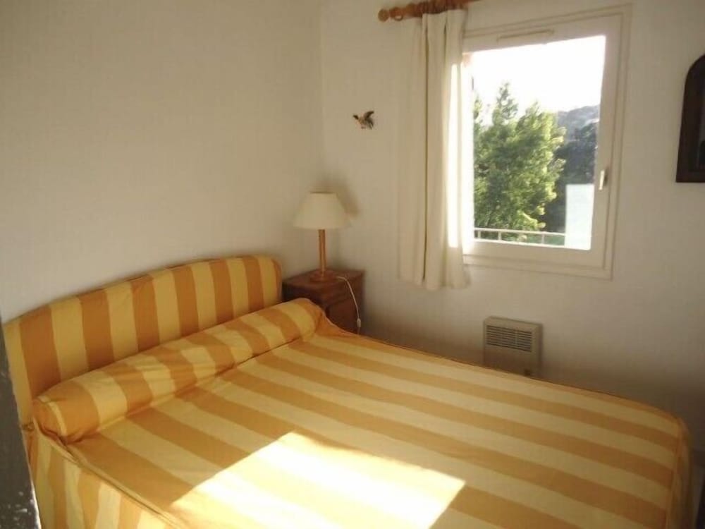 Villa 2 Chambres Dans Residence Avec Piscine - Cogolin