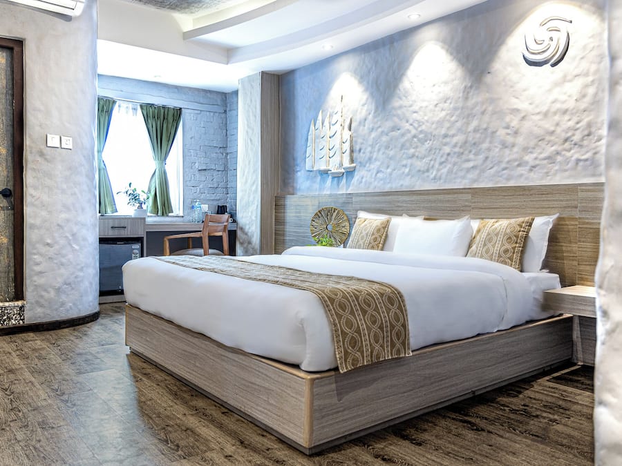 Quarto casal superior | Individualmente decorados, individualmente mobiliados, escrivaninha