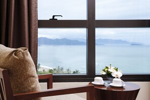 Suite-Estúdio Executiva, 1 cama king-size, vista para o oceano, em frente à praia | Vista do quarto