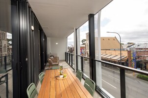 Apartamento luxo, 2 quartos | Vista da sacada