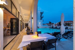 Piscina exterior sazonal 