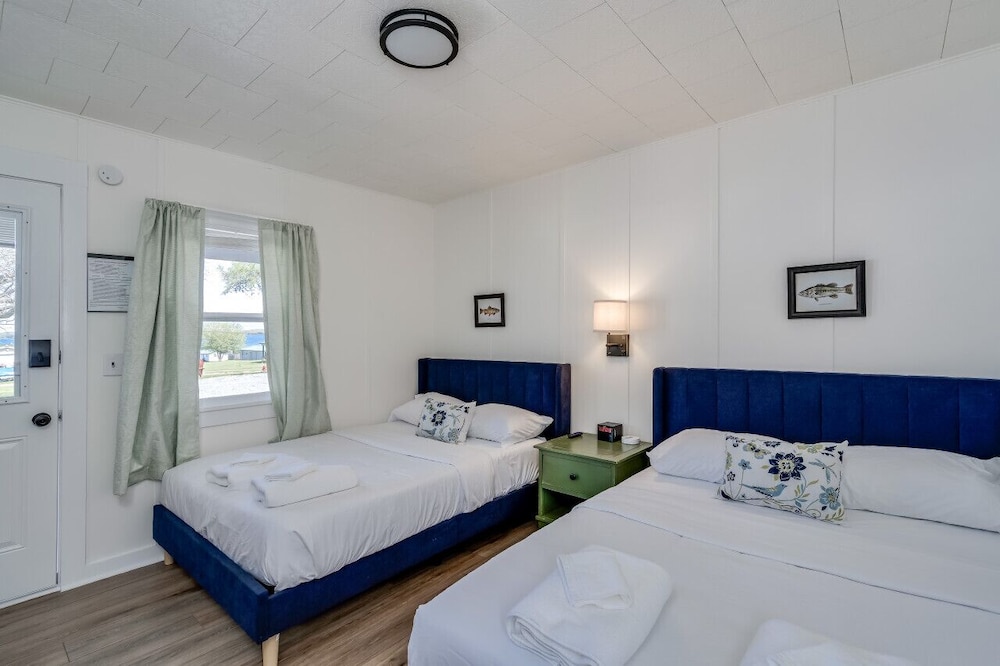 K's Motel With Stunning St. Lawrence River Views - Room 4 - Gananoque