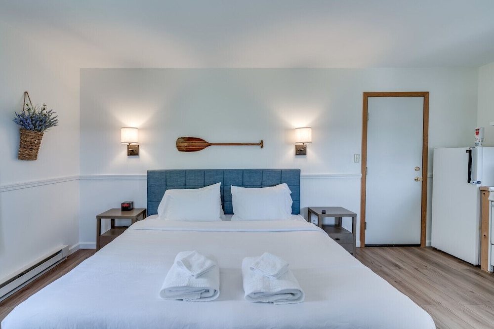 K's Motel With Stunning St. Lawrence River Views - Room 9 - Wellesley Island State Park, Fineview