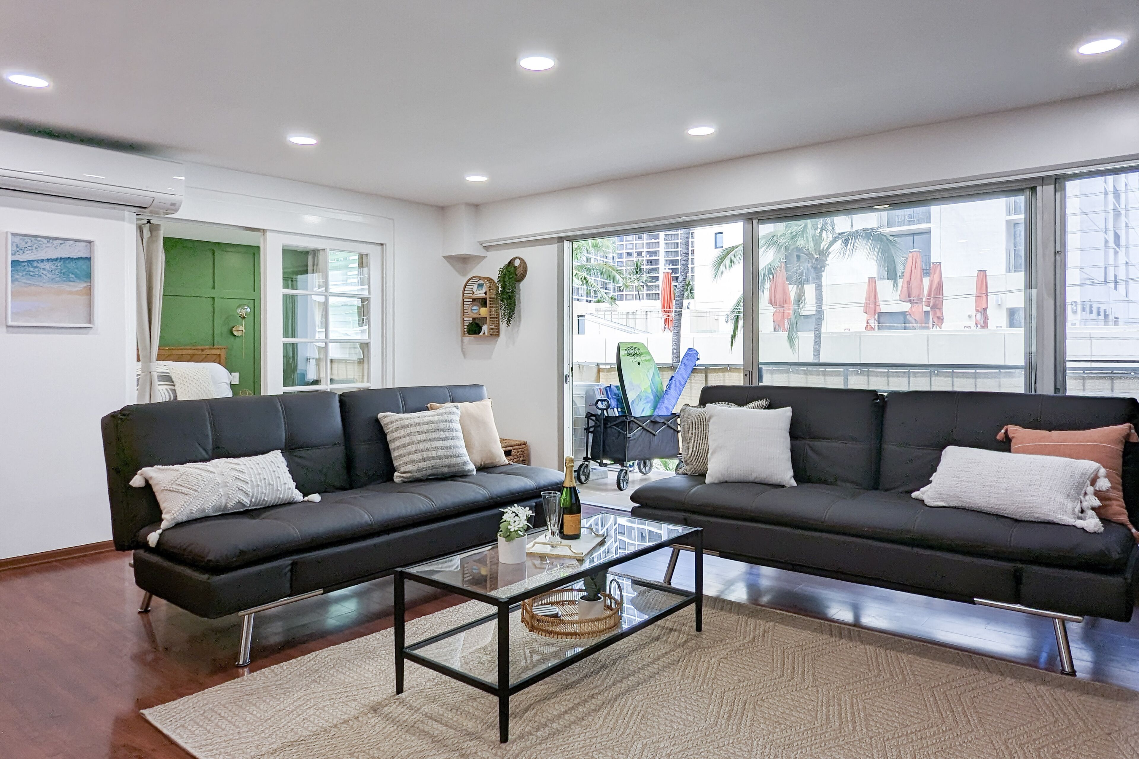 Waikiki Beach 2 Bedroom 5 Beds + 2 Bathroom + 1 Free Parking + Washer Dryer - Kuhio Beach, HI