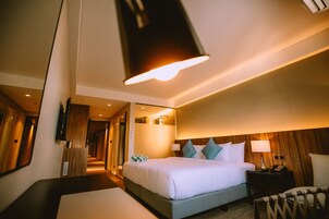 Quarto luxo, 1 cama King | 1 quarto, escrivaninha, espaço de trabalho para notebook