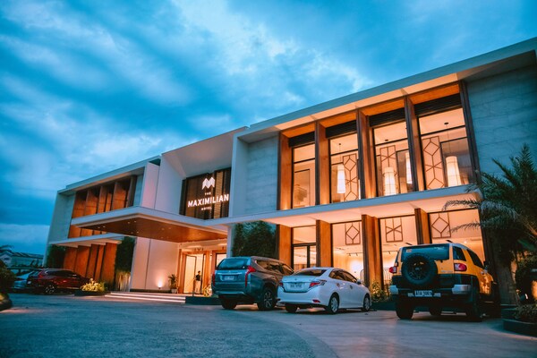 The Maximilian Hotel - Cauayan City