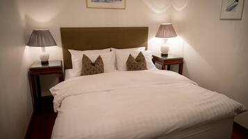 Quarto Duplo Deluxe | Roupa de alta qualidade, com decoração personalizada