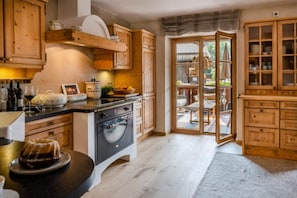 Premium Suite Schussanger | Cozinha privada | Geladeira, cooktop, cafeteira/chaleira, chaleira elétrica