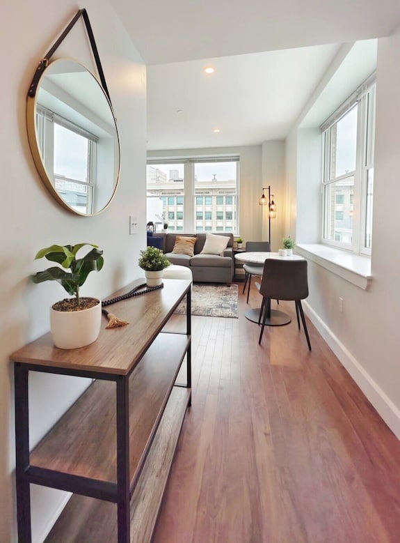 Charming 1 Br Apts - 1.25 Miles To Tiaa Bnk Fld! - Jacksonville