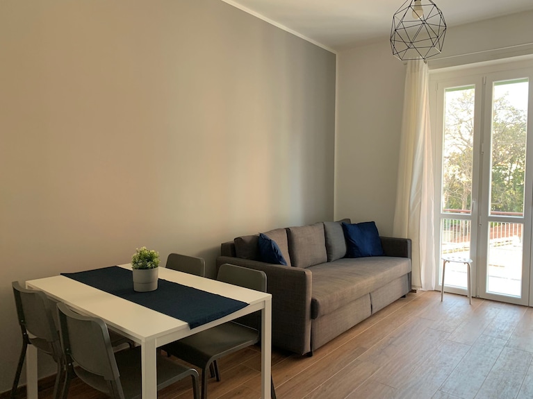 1 Bedroom Apartment In Torino - Stresa