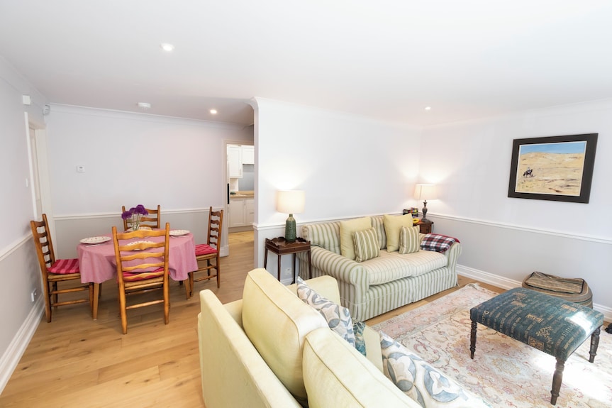 Spacious 5* Guest House With Private Tennis Court And Beautiful Gardens - Wiltshire