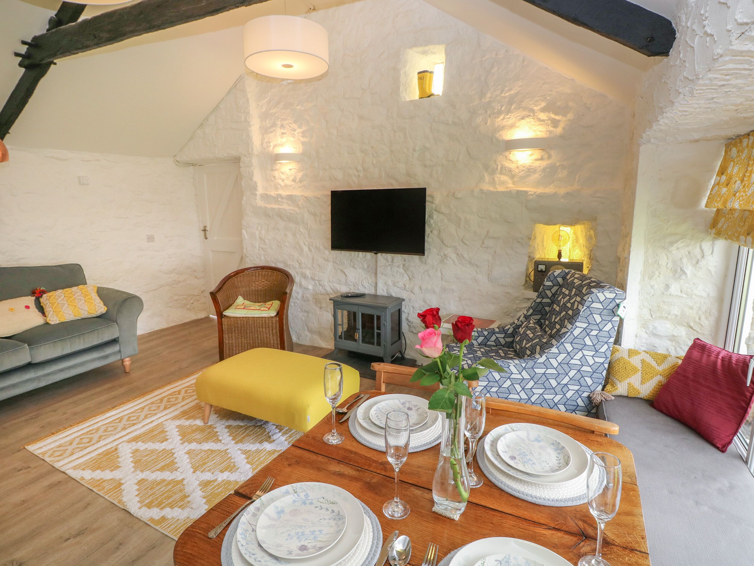 Primrose Cottage, Pet Friendly, With A Garden In Manorbier - Manorbier