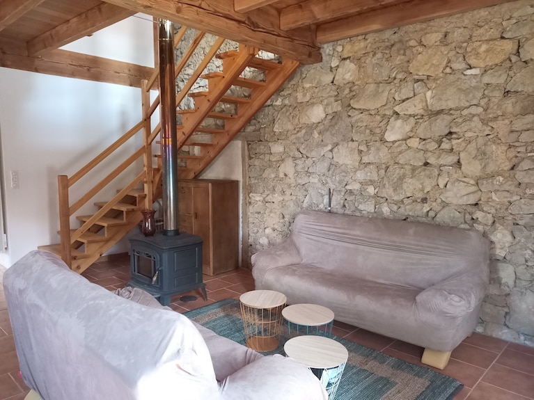 La Pensee Sauvage, Spacieux Gite Avec Piscineressourcement Auprès Des Plantes - Lac de Mondély