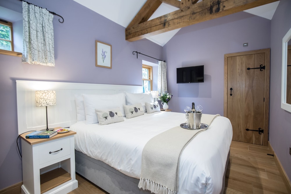 Leapings Cottage - Sleeps 12 Guests In 6 Bedrooms - Holmfirth