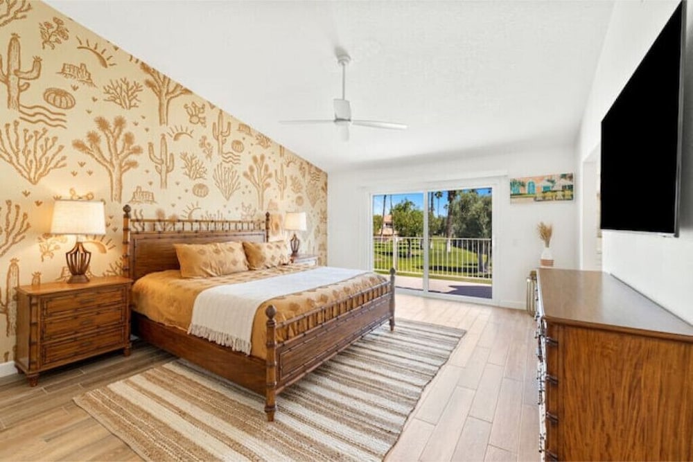 Desert Dream Game Room, Bikes, Electric Scooters And Pickle Ball Courts - Palm Desert, CA