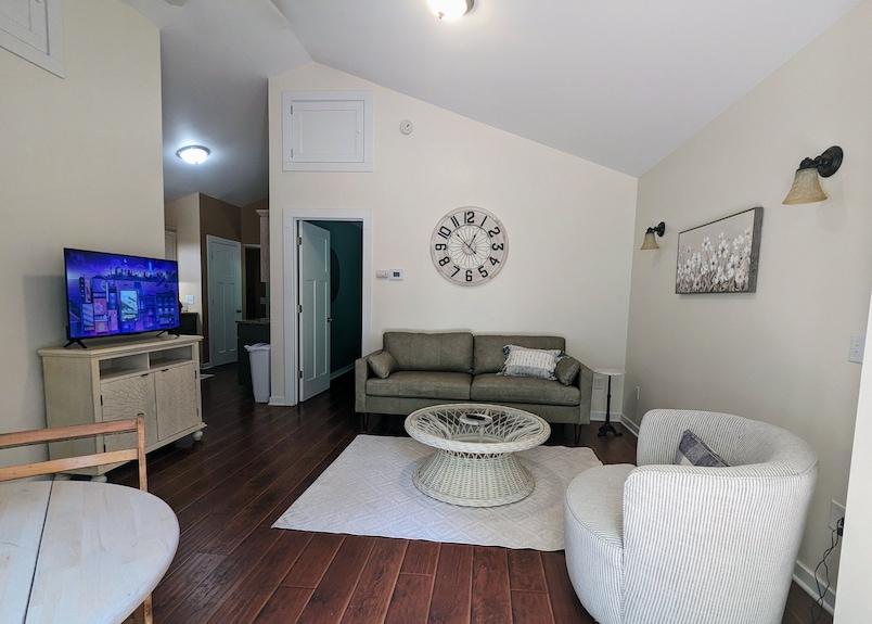 Charming Couple's Cottage Close To Lake Michigan, Silver Lake, And Stoney Lake - Electric Forest