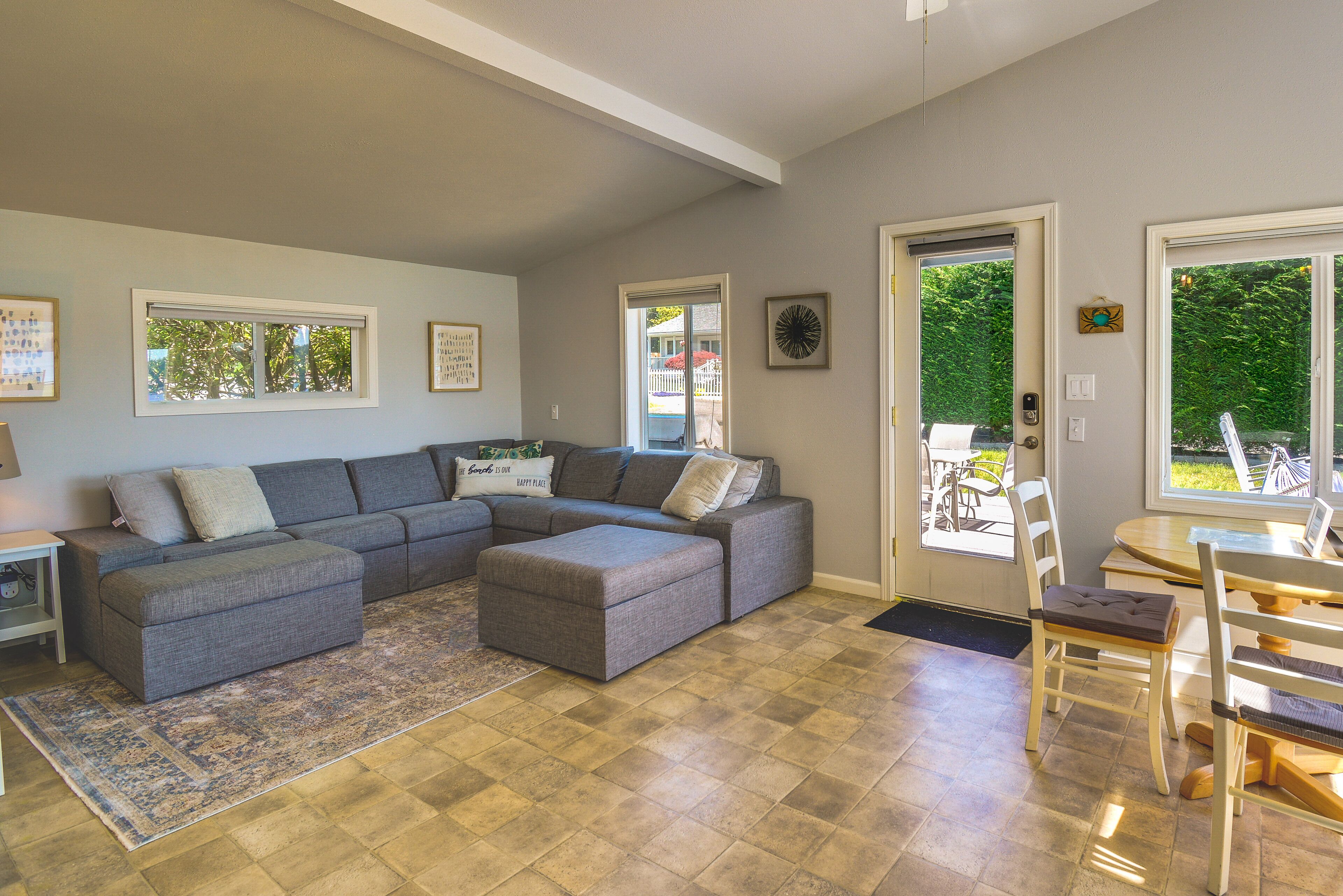 Waterfront Hood Canal Cottage: Steps To The Beach! - Washington