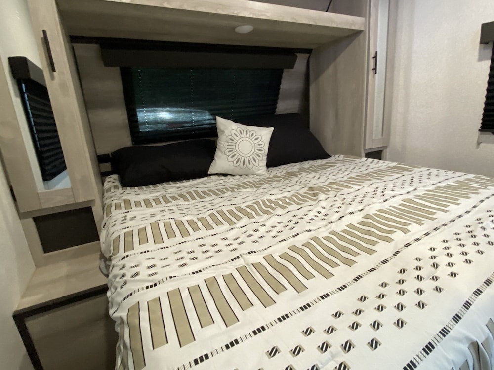 Toledo Bend Lakefront Rv Slot With 34ft Camper And Beautiful Sunset Views - Louisiana