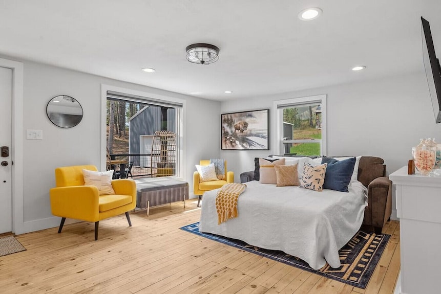 Little Italy- Hilltop Cottage - Mount Rushmore, SD