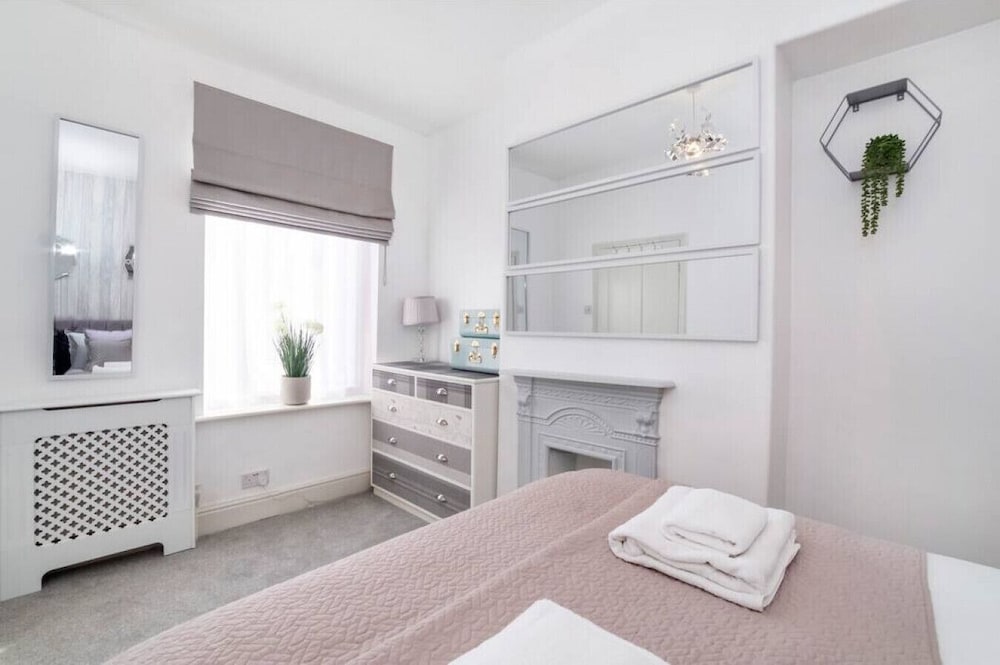 Amberley House - With Hot Tub With Free Parking - York