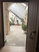 Quarto Clássico com Cama de Casal | Terraço/pátio interior