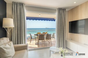 Apartamento design, 4 quartos, vista para o mar | Cofres nos quartos, quartos à prova de som, Wi-Fi de cortesia