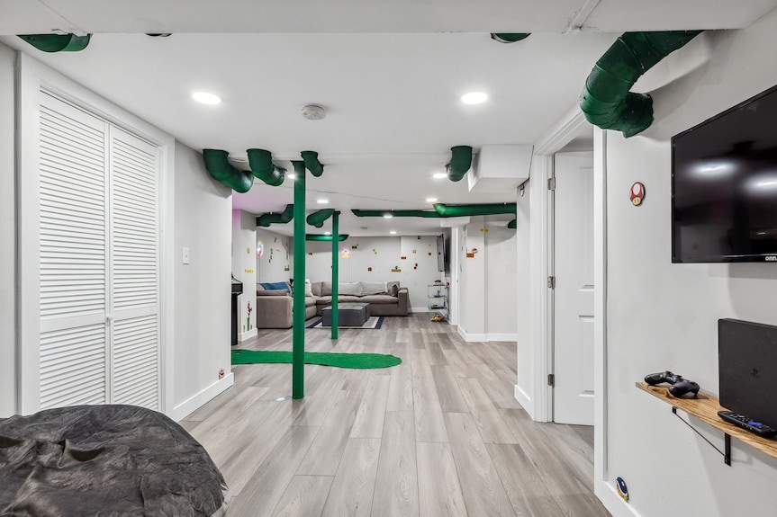 Wade Manor: Game-room, Gym, Office And Fenced In Backyard - Ohio