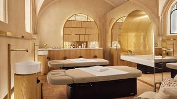 Sala(s) para tratamentos a casais, sauna, banheira de hidromassagem