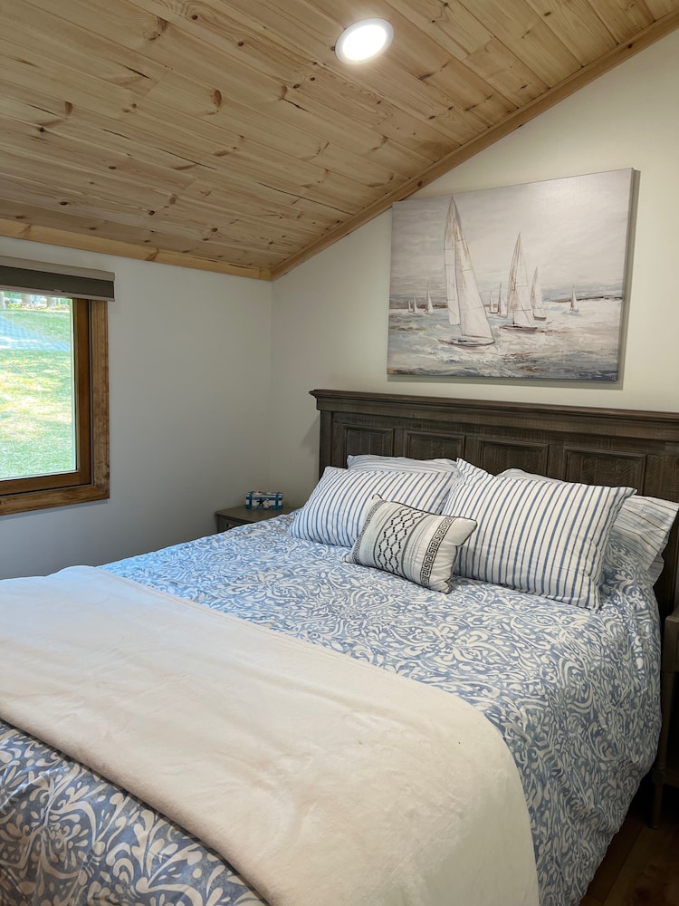 STONE RIVERSIDE COTTAGE is just a few steps from the SASSAFRAS RIVERS ...