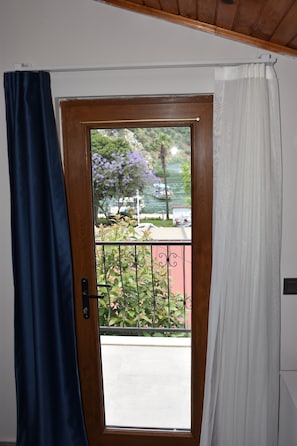 Escrivaninha, Wi-Fi de cortesia, roupa de cama