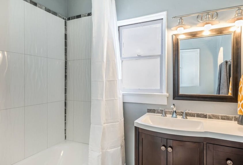 Historic 4th Ave Sunshine Suite - Tucson