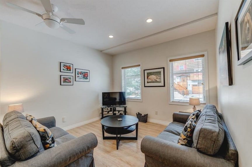 The Cedar - Downtown, Walking Distance To All The Shops And Restaurants! - Banff