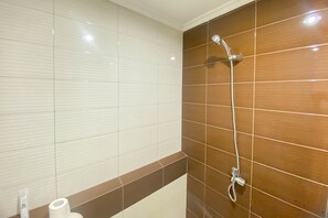 Apartamento | Casa de banho | Um polibã, toalhas fornecidas 