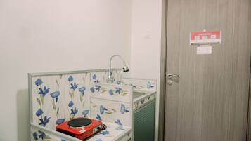 Apartamento | Cozinha privada | Um frigorífico/congelador grande, uma placa de cozinha