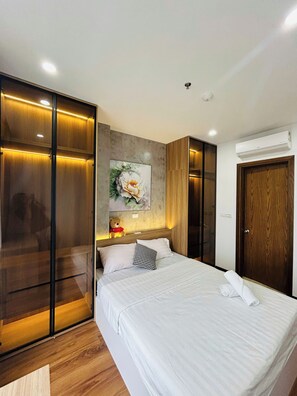 Apartamento superluxo | Roupas de cama premium, edredons de pluma, individualmente decorados