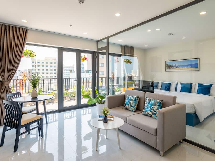 Apartamento Signature, 1 quarto, varanda, Vista para a cidade | Camas de colchão pillowtop, minibar com produtos grátis, secretária