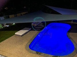 Piscina interior, piscina exterior 