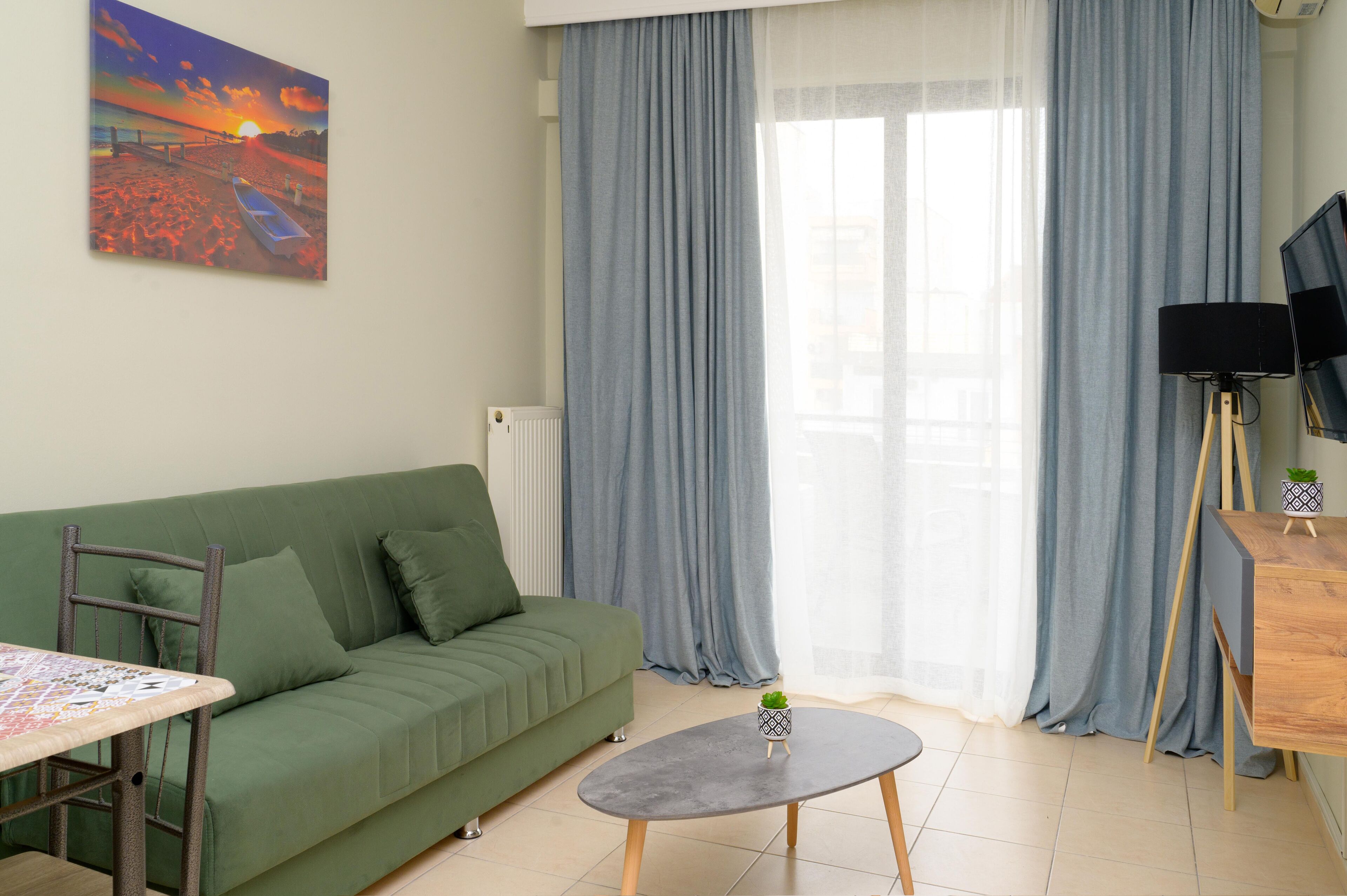 Walk By The Sea.enjoy Your Stay In This Peaceful And Central Accommodation. - Thessaloniki