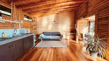 Cabana família, banheira de imersão, vista para a cidade | Cozinha privada | Cafeteira/chaleira