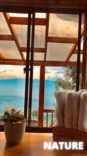 Cabana standard, 1 quarto, banheira de imersão, vista para a cidade | Área de estar