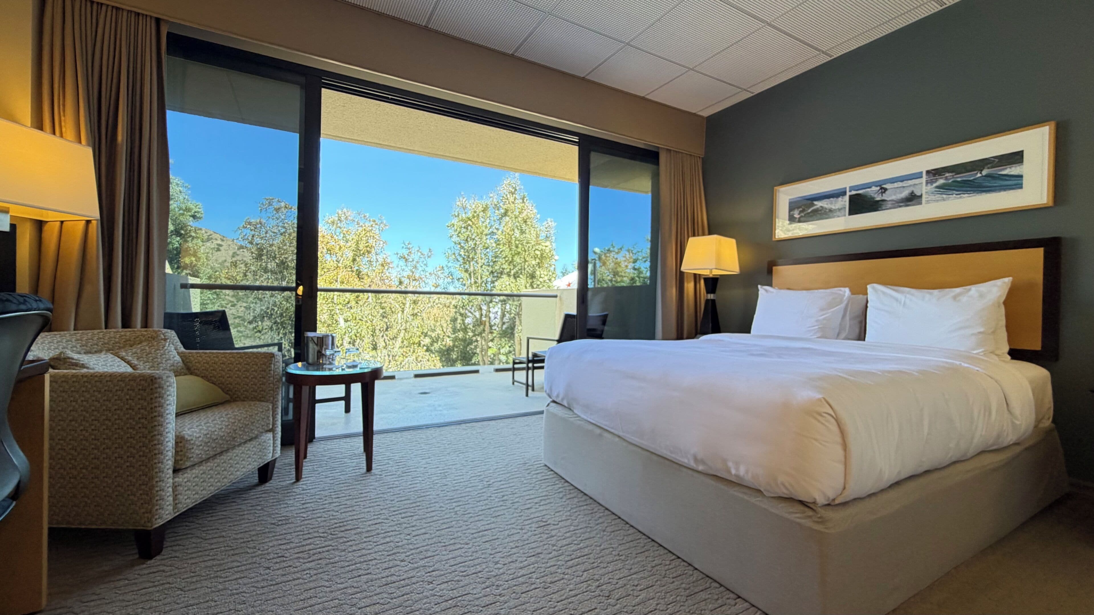 Quarto Deluxe | Roupa de alta qualidade, secretária, cortinas/cortinados opacos 